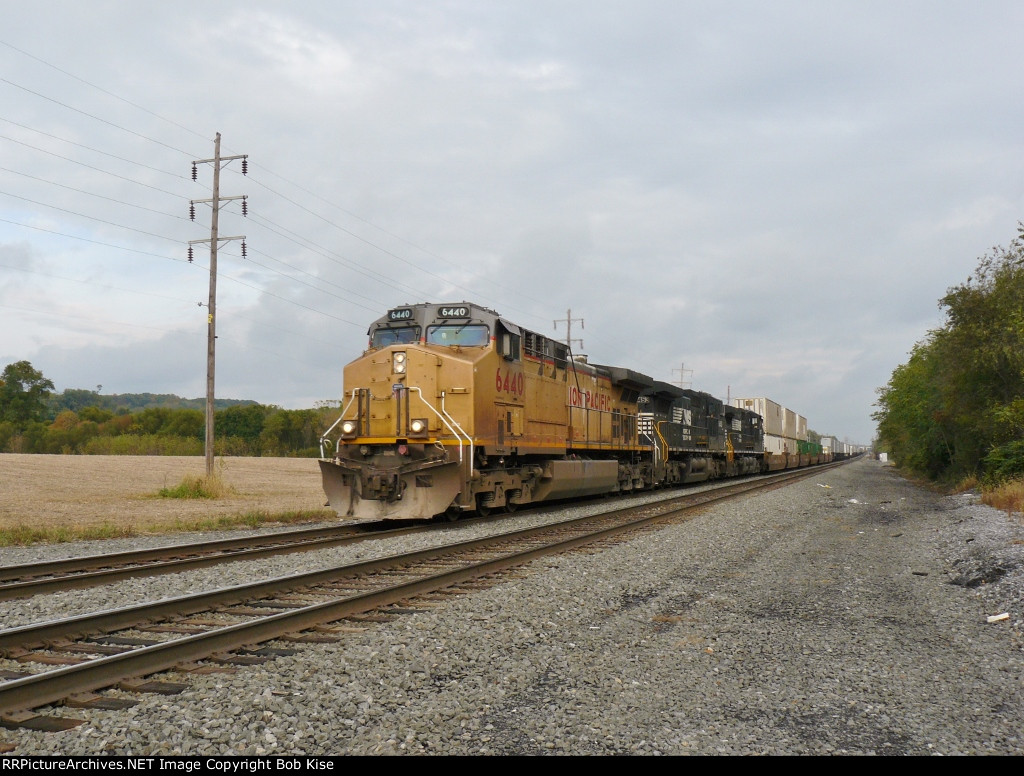 Union Pacific power in the beautiful Lebanon Valley